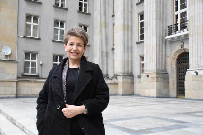 Alina Nowak: Moja decyzja to odcięcie się od partyjnych układów ...
